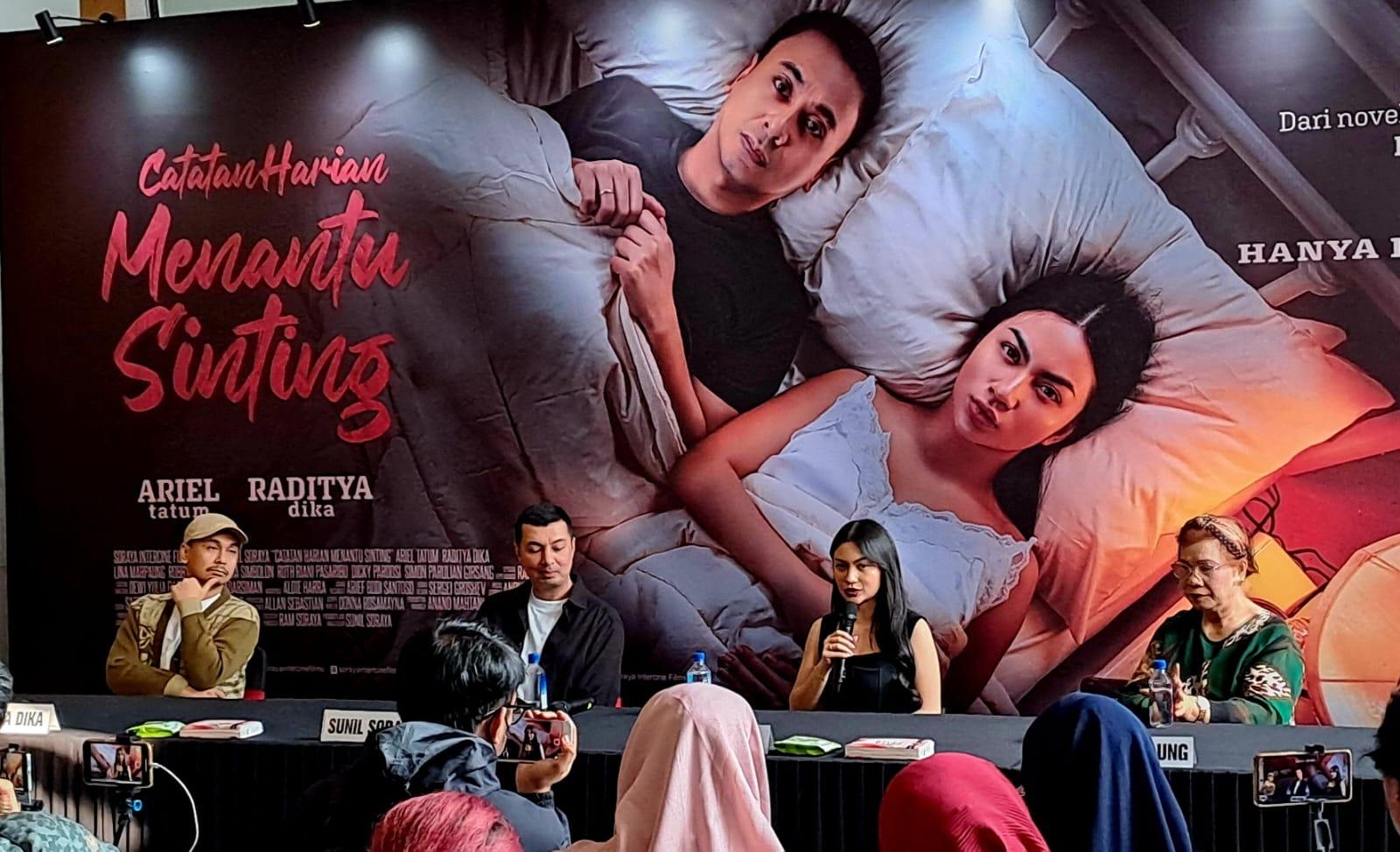 Tebak siapa yang ‘sinting’ Ariel Tatum atau Raditya Dika, Catatan ...