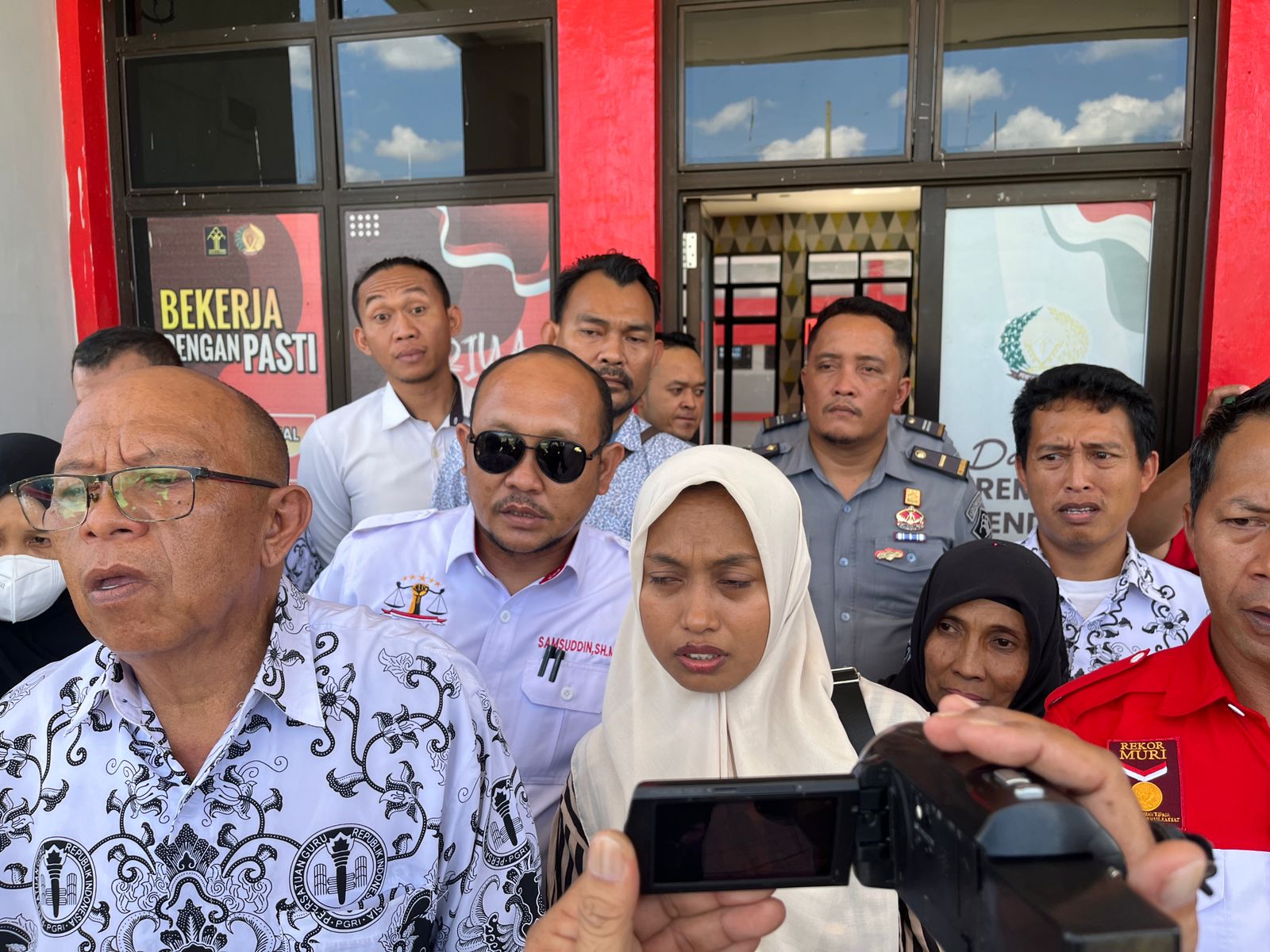 Guru Supriyani, Saya Tak Pernah Melakukan Penganiayaan Pada Murid ...